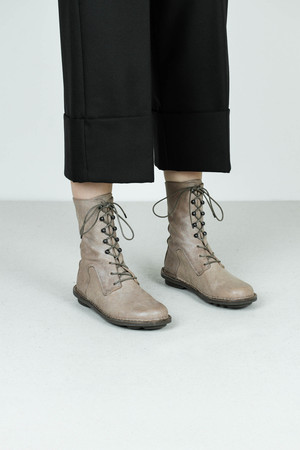 Concrete f - Trippen